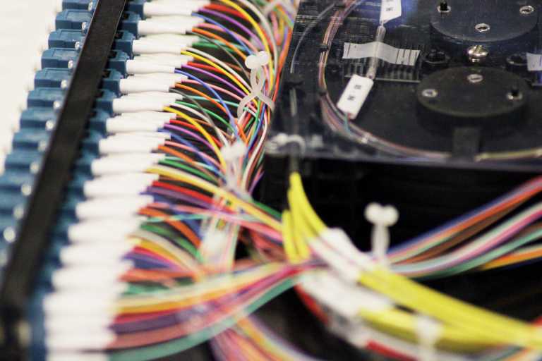 Wat zijn de voor- en nadelen van glasvezel internet?